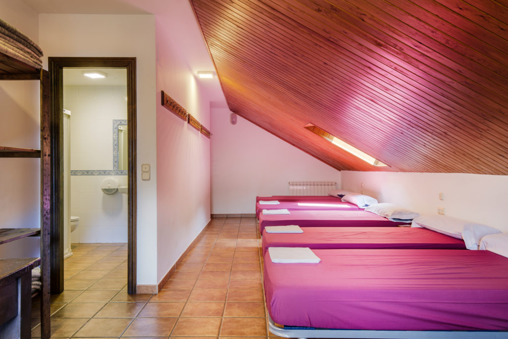 Albergue familiar en Camping Borda Bisaltico. Pirineo Aragonés . Valle ... Albergue familiar en Camping Borda Bisaltico. Pirineo Aragonés . Valle ...